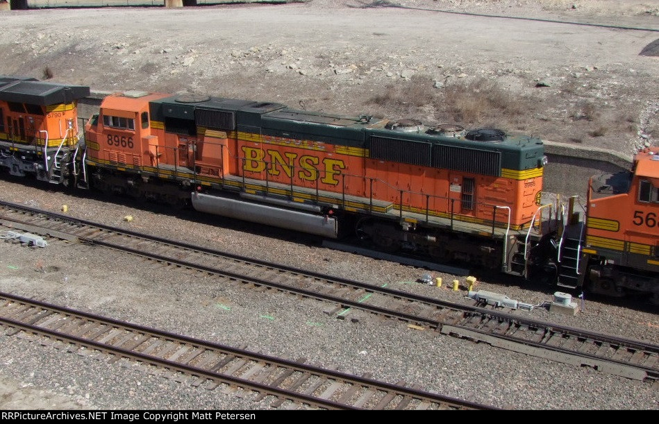 BNSF 8966